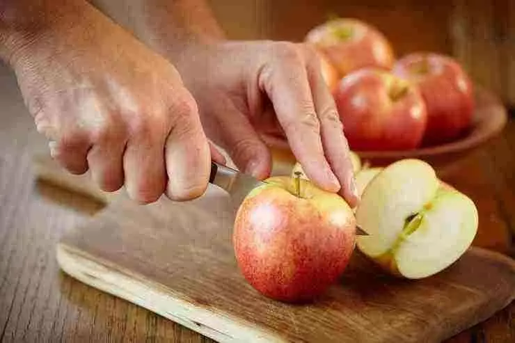 Pastís de poma molt alt | Suau perfumat i llest en 10 minuts 7769_2