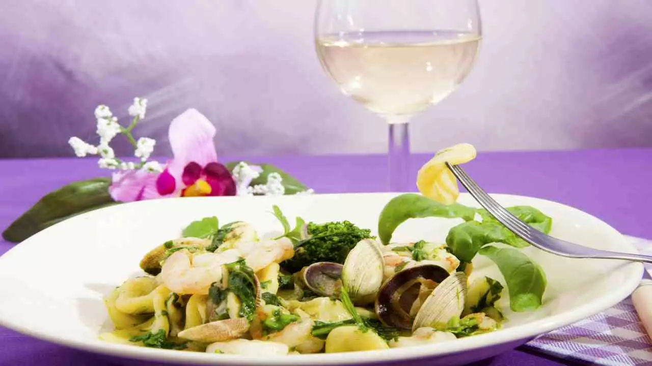 Orecchiette leh brokoli iyo clams | saxan la safeeyey oo aan caadi ahayn