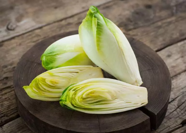 Escarola belga estofada | Preparación de recetas de luz de contorno 7963_2