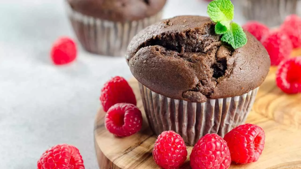 Muffin coklat lan raspberry