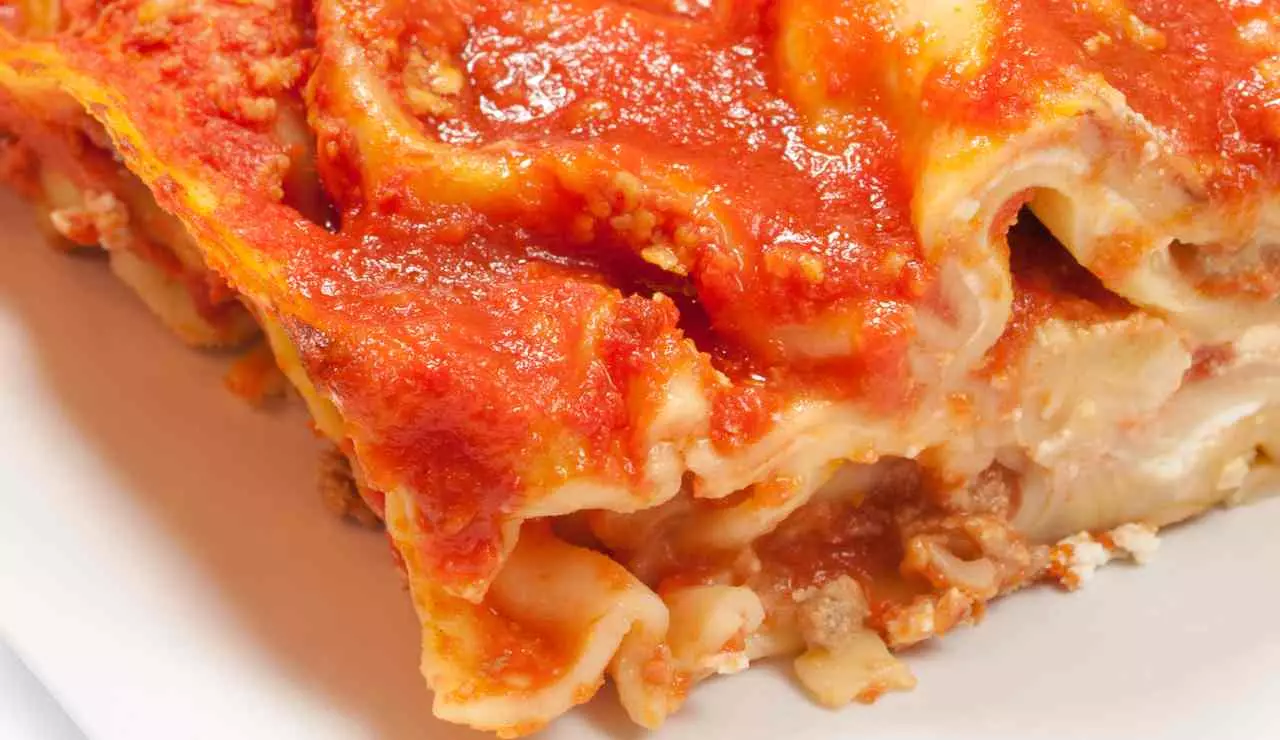 Lasagna carnifal gyda peli cig | Digon ar y bwrdd