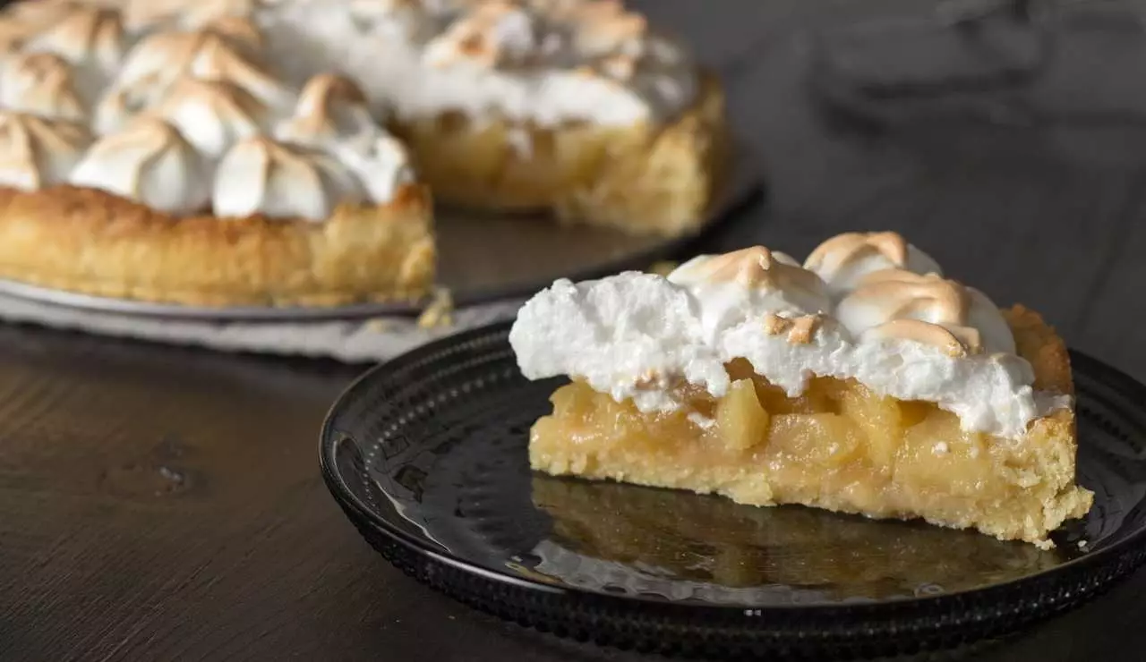 Tarta de merengue de mazá | Delicia de outono para degustar