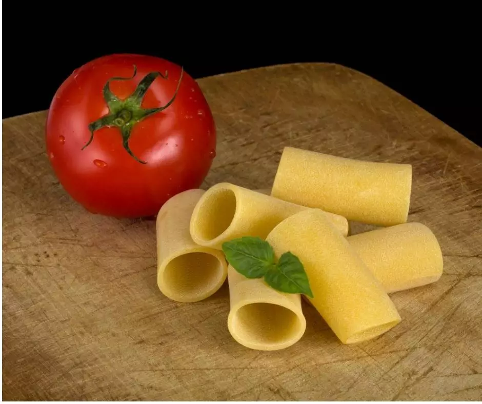 Paccheri rannakarpide ja tomatitega, suurepärane esimene roog suveks 8136_5