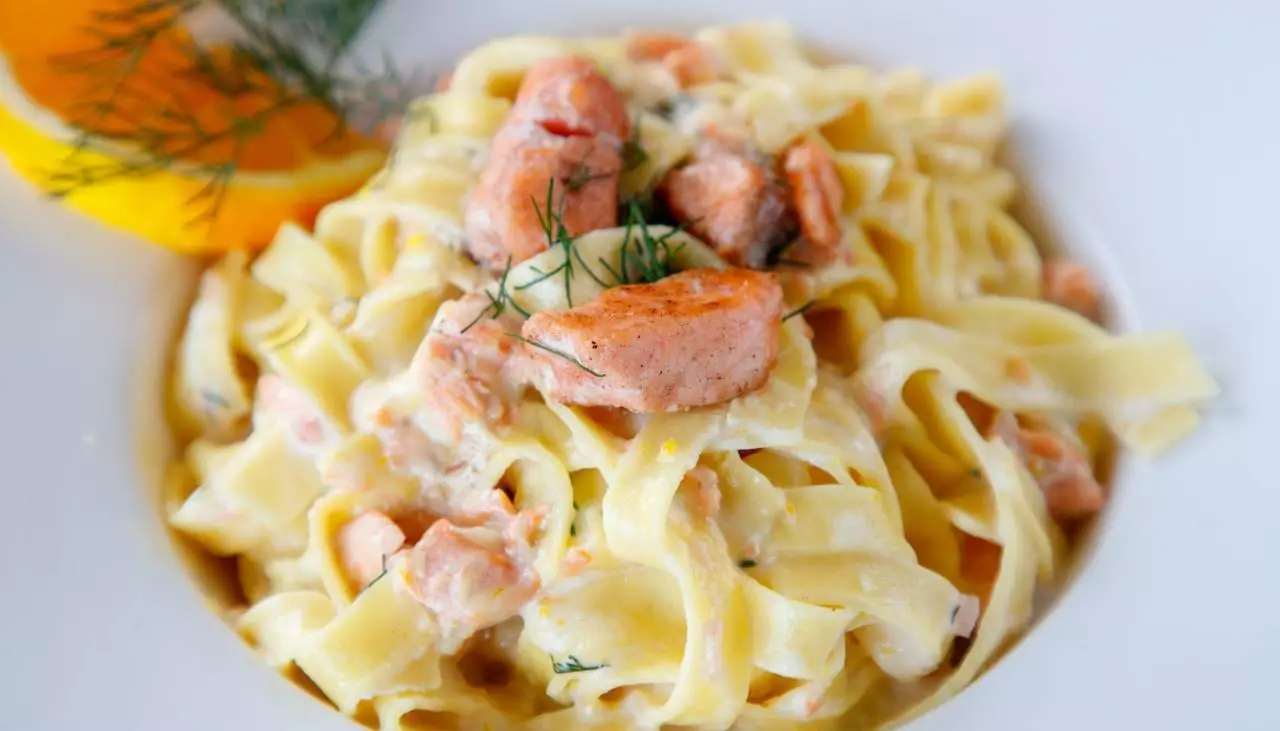 Tagliatelle salmon berperisa oren | Mula-mula diperhalusi