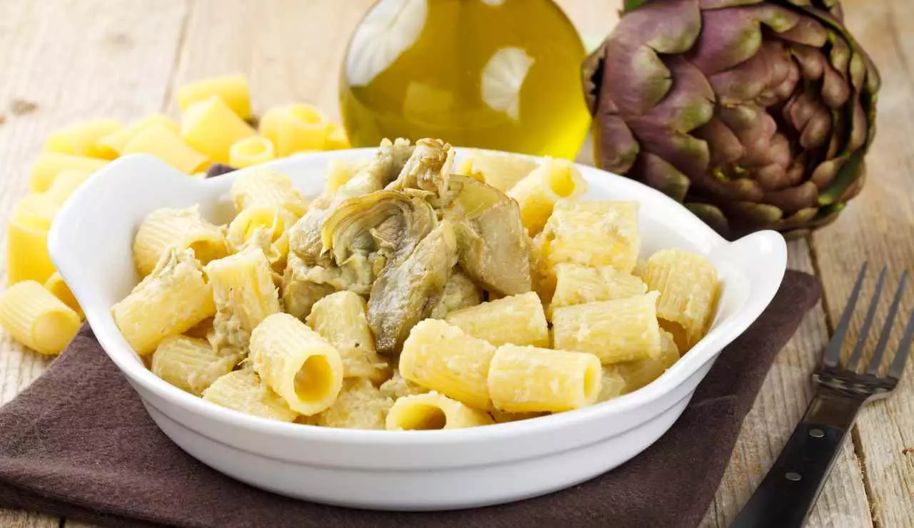 Macaroni nrog artichokes thiab pecorino qab zib | Qab heev