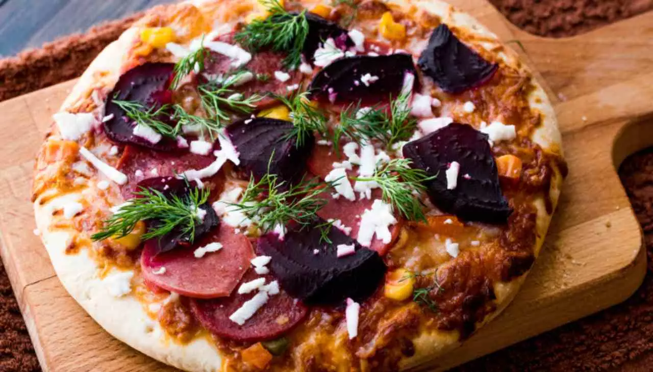 rødbete og salami pizza oppskrift