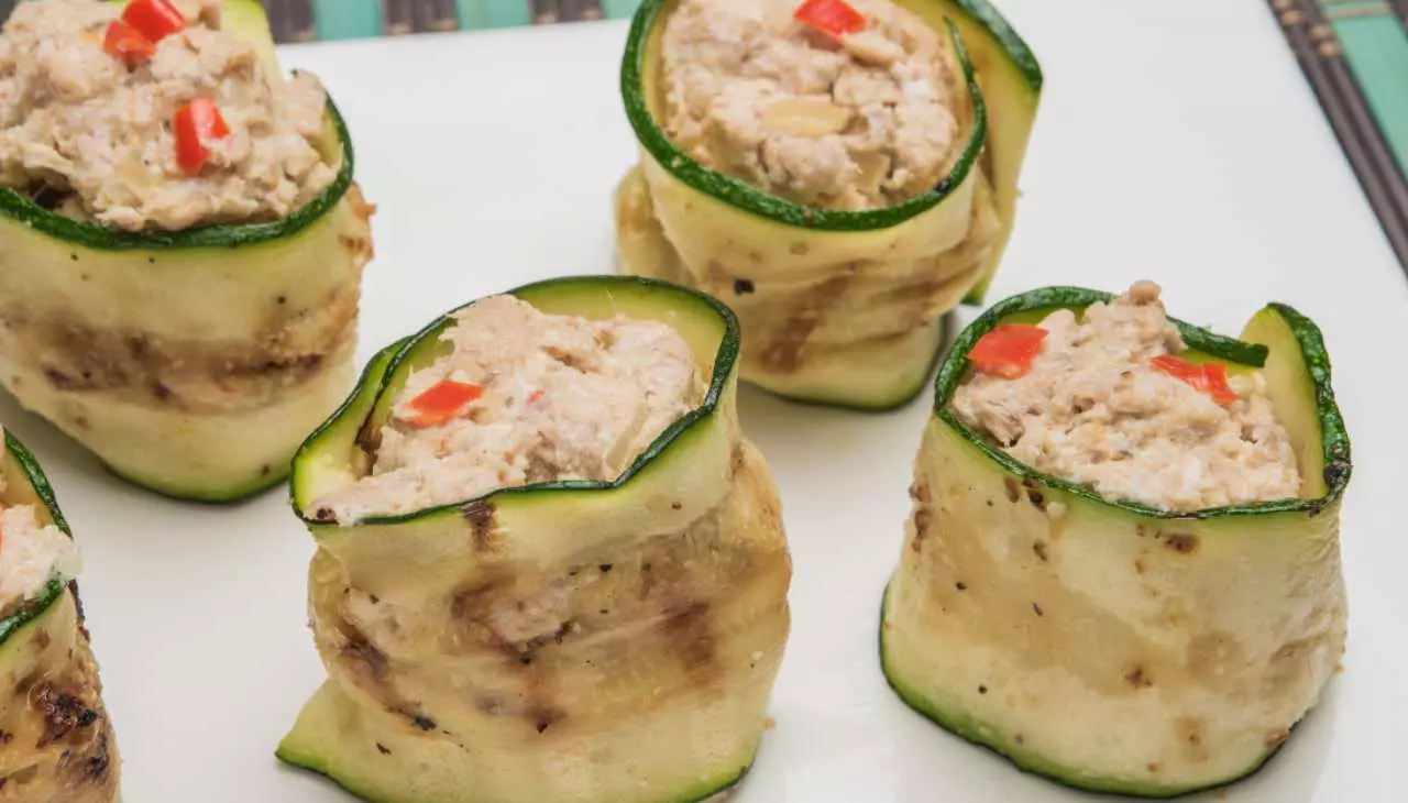 Courgette რულონები ერთად tuna | ულამაზესი და მომხიბვლელი დელიკატესები