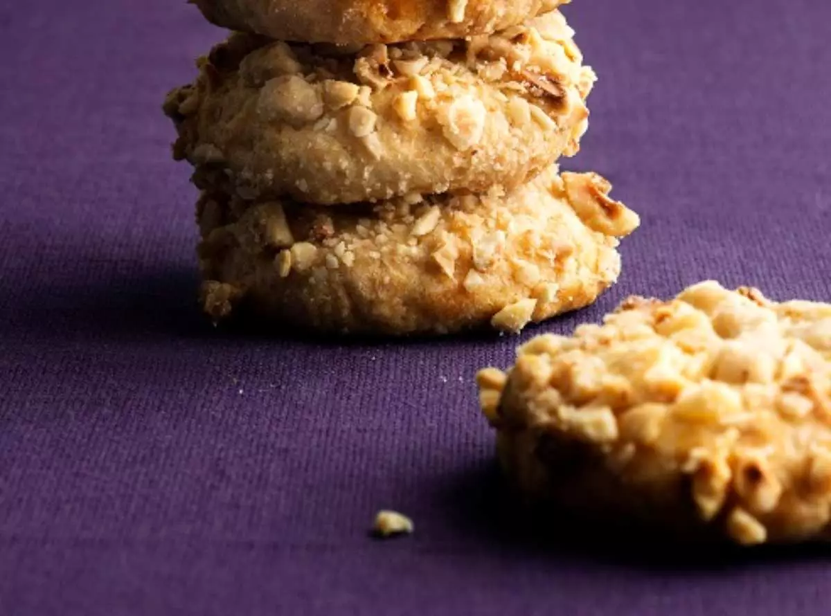 Biscuits Walnut, fomba fanamboarana haingana tsy misy menaka sy dibera