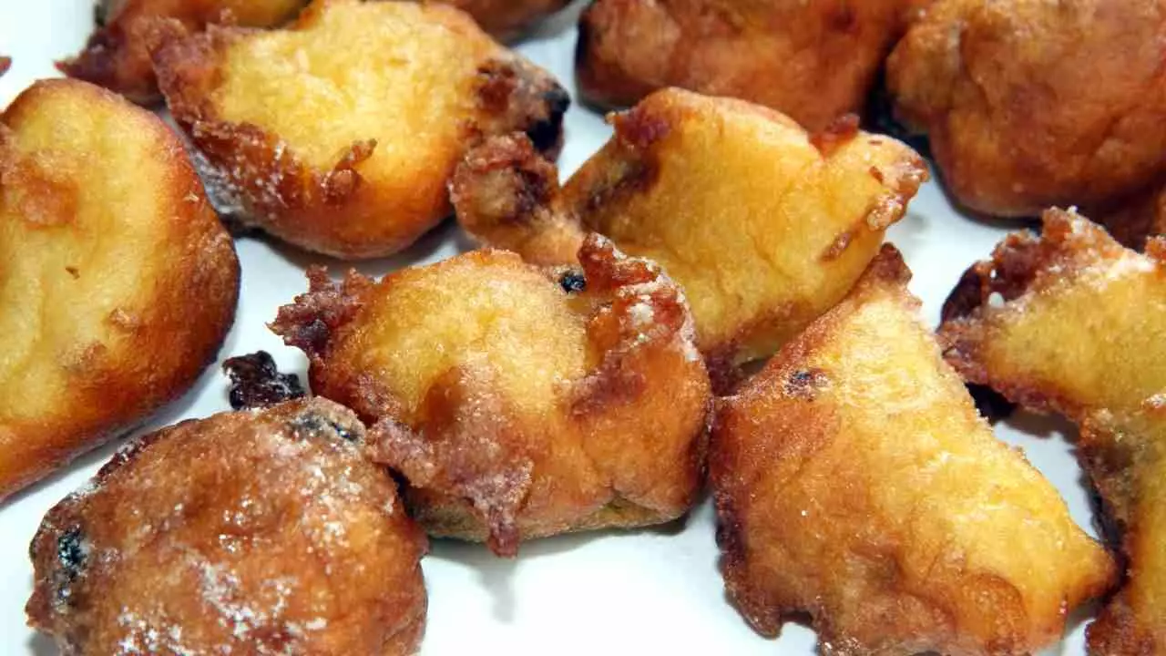 मनुका आणि केशर सह Zeppole