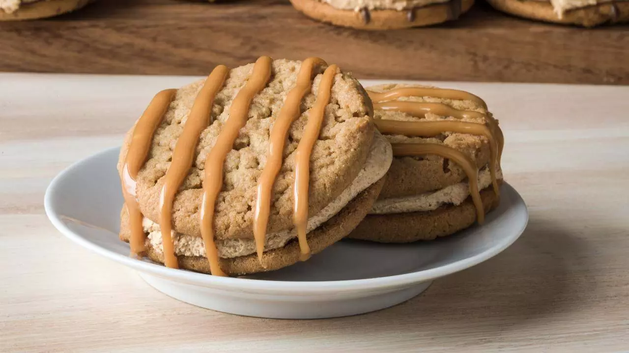 Biscuits sablés fourrés à la noisette | Parfumé et invitant à essayer