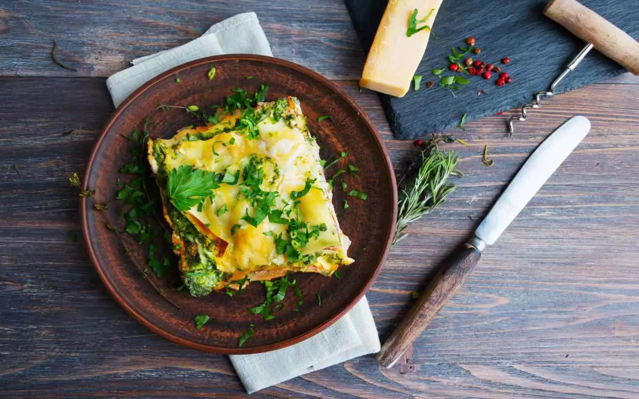 Lasagna i le tau mafanafana ma le zucchini ma fugala'au PHOTO fua lolomi