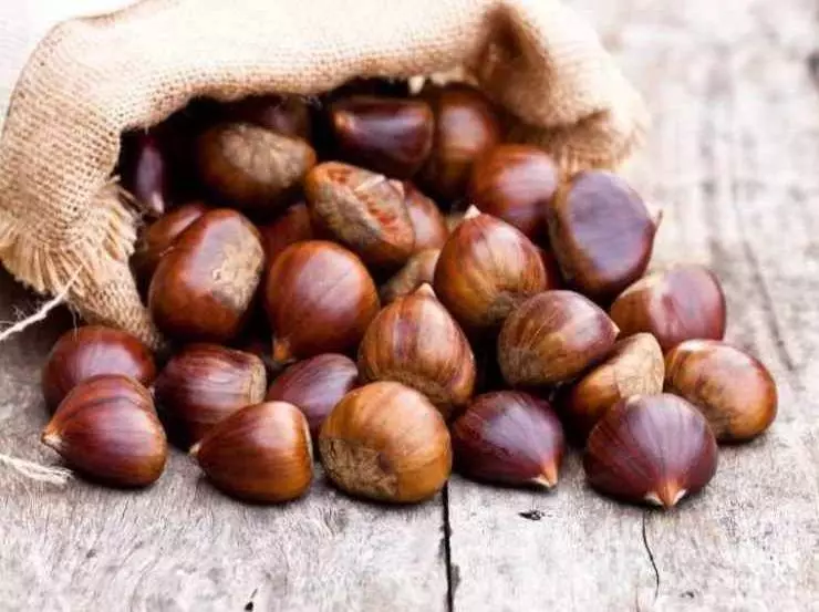 Chestnut dengan rum dan madu, ide hadiah yang sangat bagus untuk Natal 8446_2