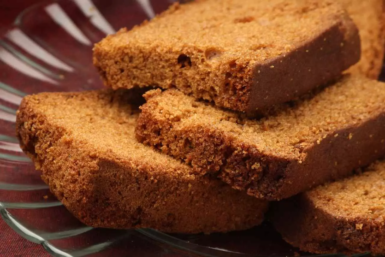 Kue plum wholemeal tanpa susu, endhog lan gula sing prasaja lan entheng