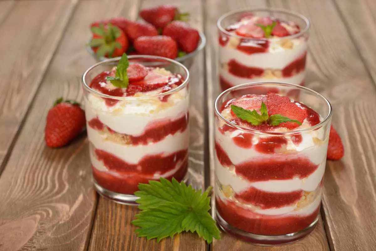 Strawberry Fake Tiramisu, uma magnífica sobremesa leve sem ovos