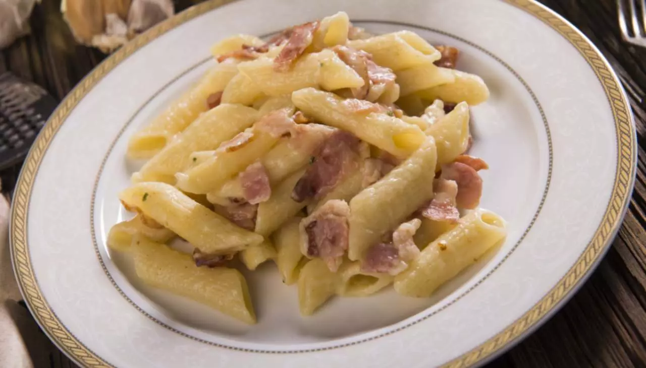 Sweet pancetta and philadelphia pasta | Easy and yummy