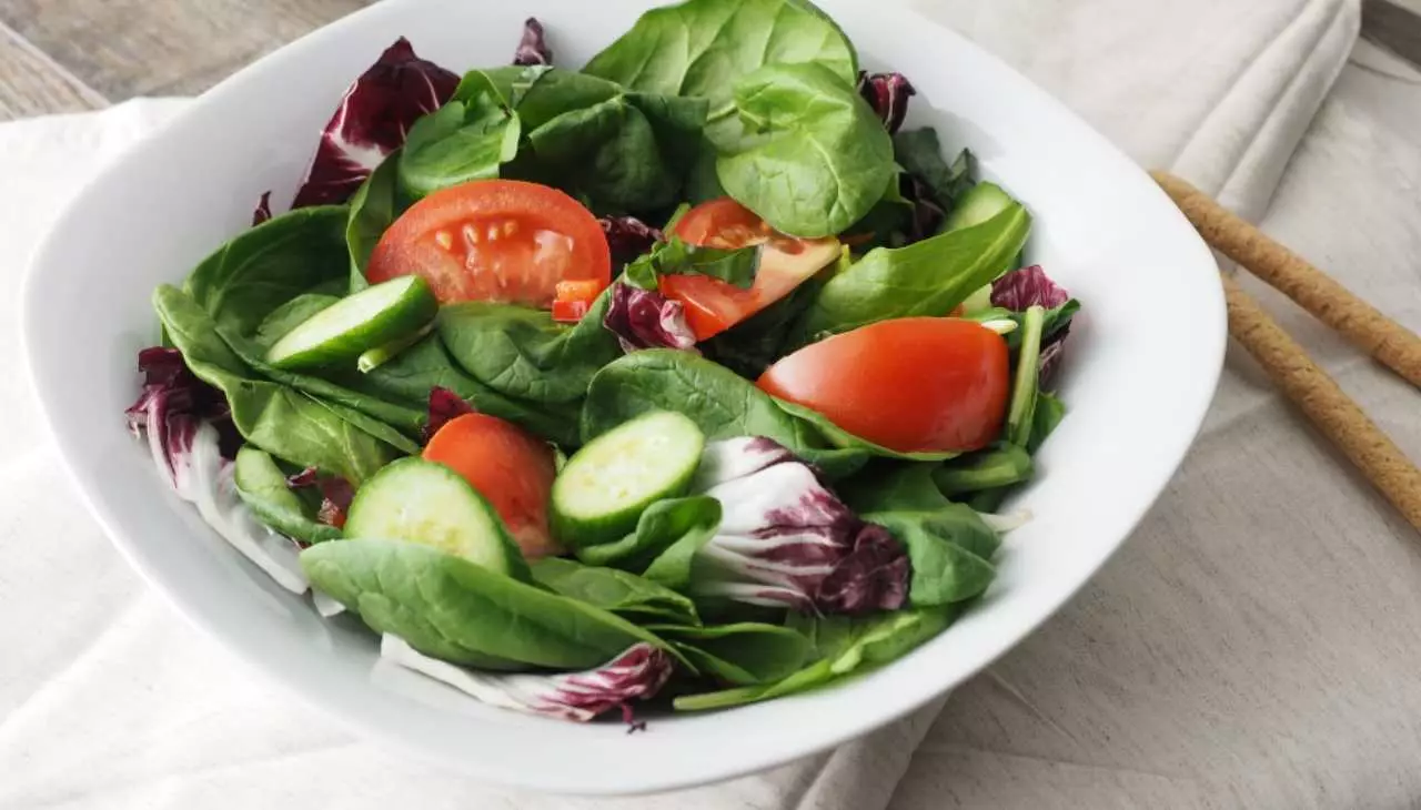 Yaz sonu salatası l Hızlı bir meze için taze ve hakiki