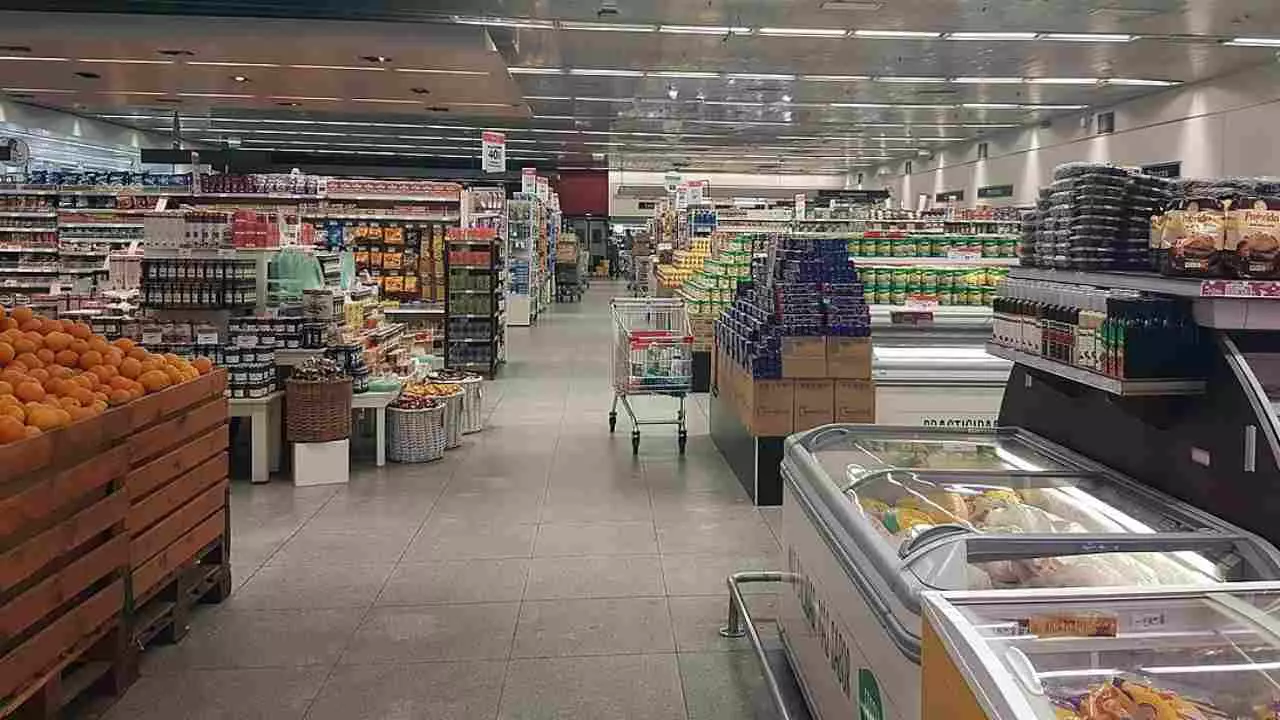 Známy kontaminovaný nápoj, odber zo supermarketov - FOTO