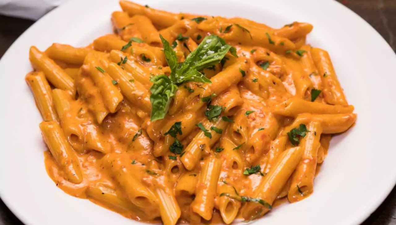 Penne alla וואָדקאַ מיט בייקאָן רעצעפּט