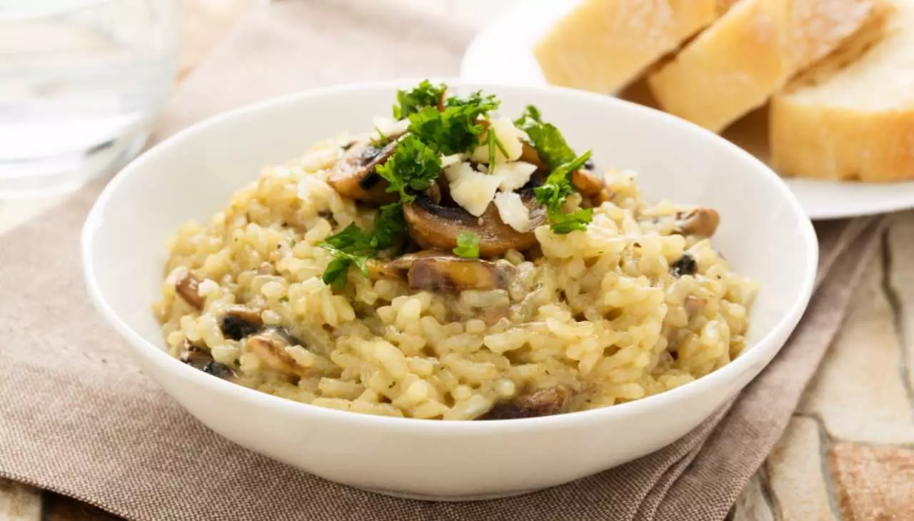 Risotto ine sautéed howa | Zviri nyore, zvinonaka uye zvakagadzirira mumaminitsi