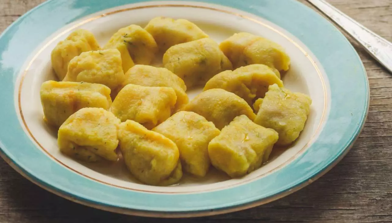Chinsinsi cha Polenta dumplings