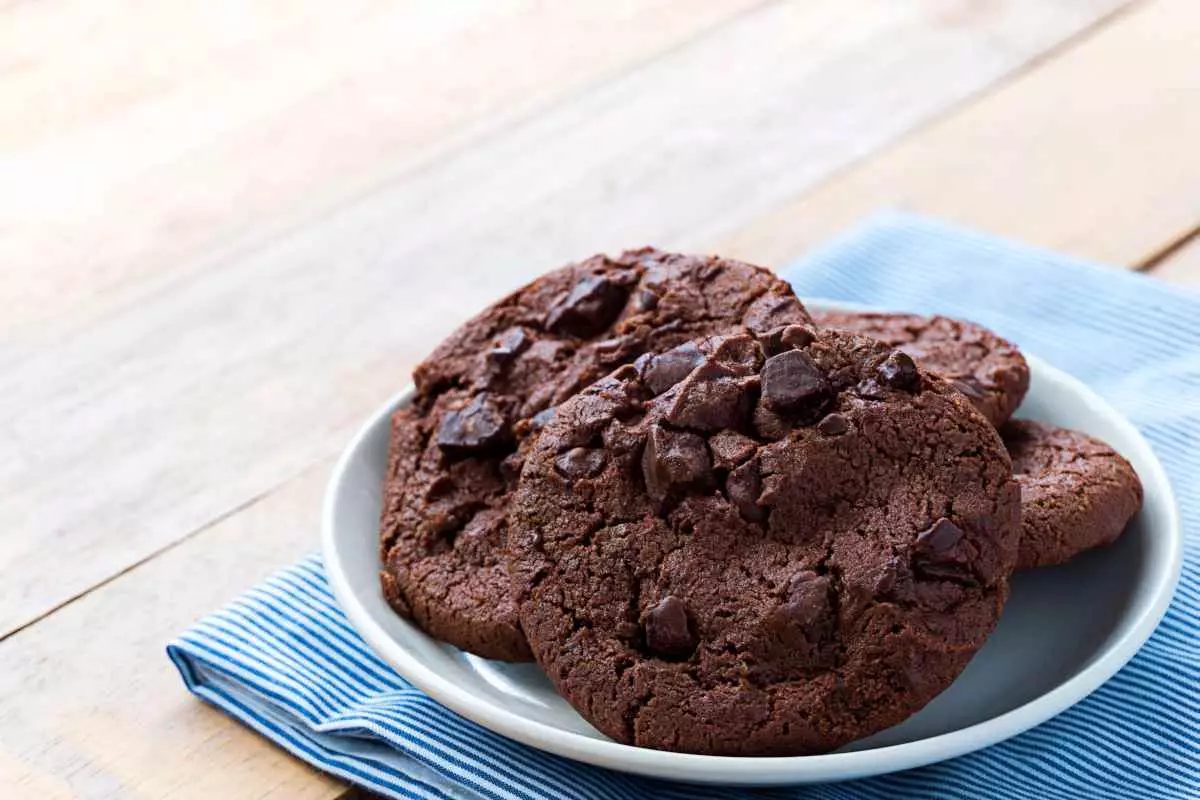 Tender Shortbread with Rice Flour and Cocoa, inviting and tasty