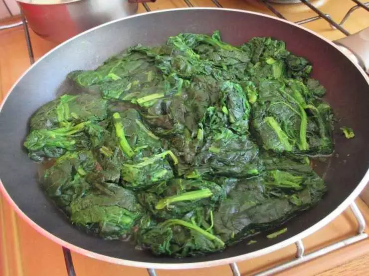 Gaan nga spinach nga walay mga itlog, ikaduha nga kahayag ug adunay gamay nga kolesterol 8876_3