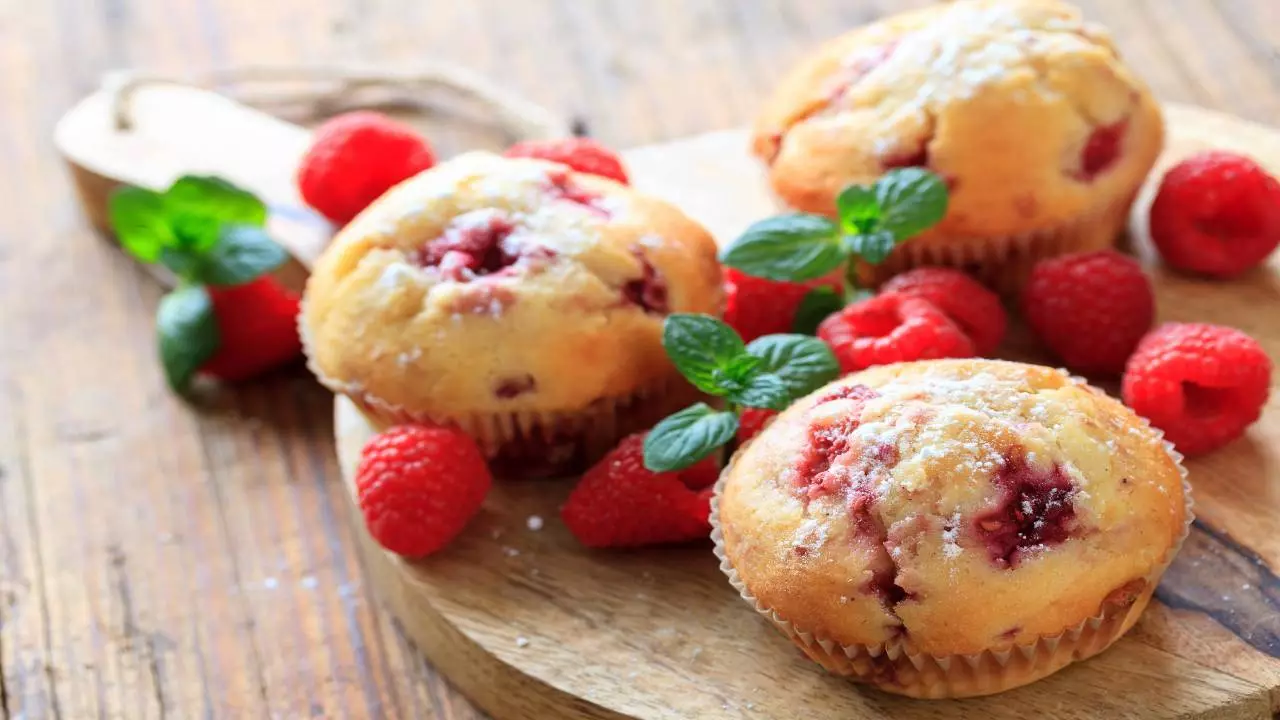Muffins ជាមួយផ្លែឈើក្រហម