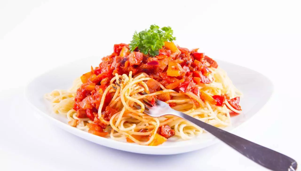 Спагети с чушки и магданоз - ориз