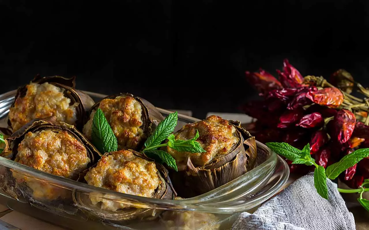 Artichoke isi gaya Neapolitan | Lauk tradisi