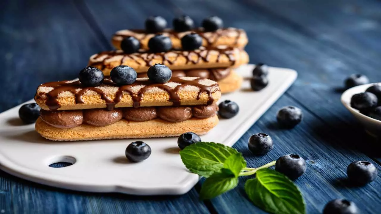 Ladyfingers recheos de chocolate | unha sobremesa sprint que fará as delicias de todos