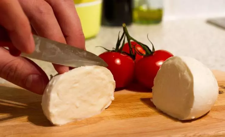 Gebakte aartappels met sampioene en draderige mozzarella ricettasprint