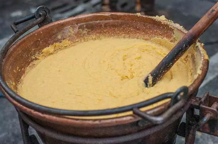 Çorbalar bilen polenta | tagam taýýarlamak gaty üýtgeşik we aňsat 9051_3