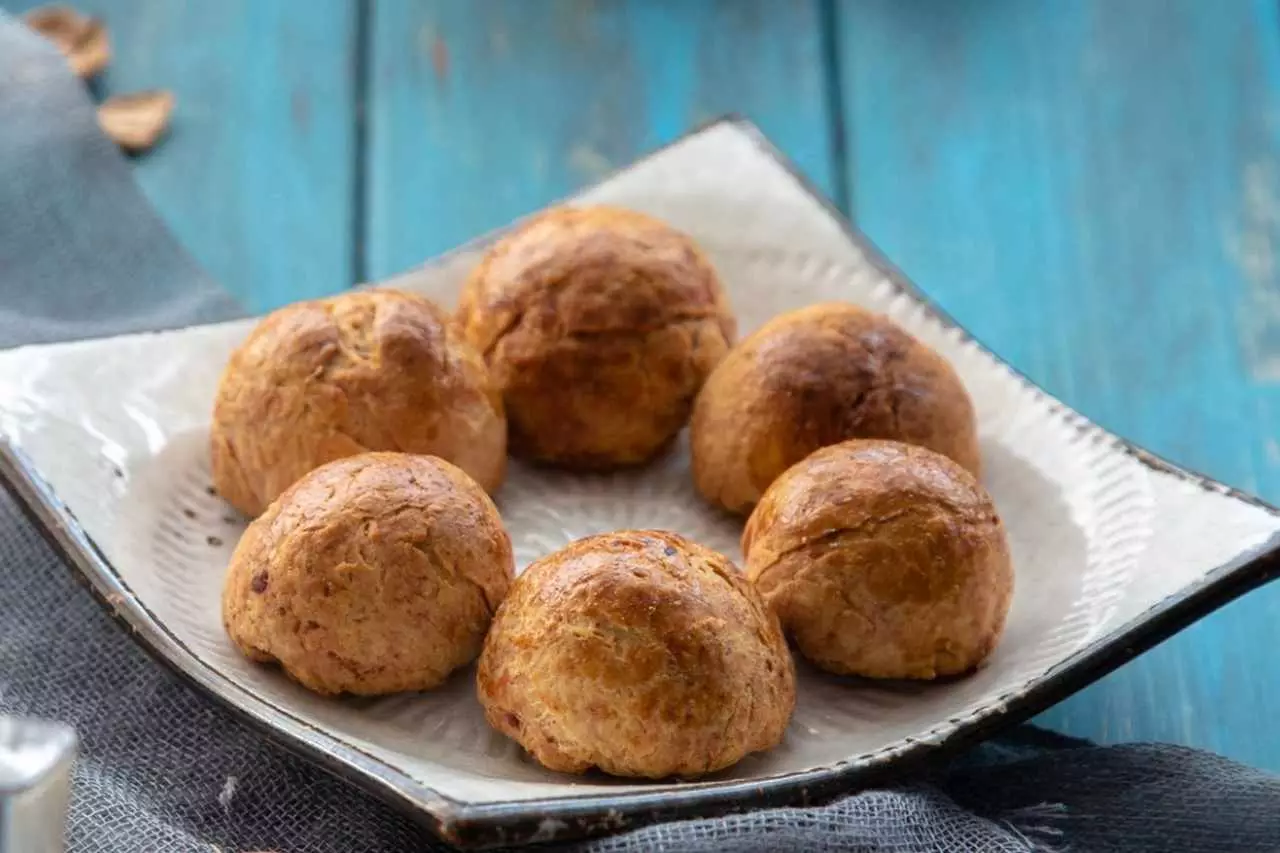 Kekse gefüllt mit Äpfeln und Marmelade mit Zimt und ohne Butter