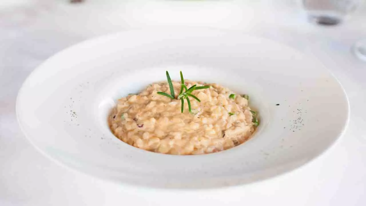 Gulkaramli risotto, stracciatella pishloq va bekon | Og'izni sug'oradigan taom