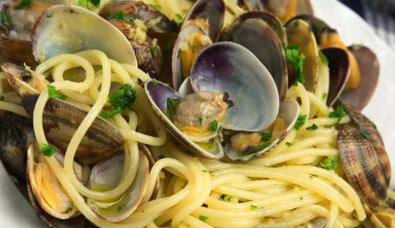 Clams nchekwa ịzụrụ | Otu esi agbanarị ojoro na ekeresimesi