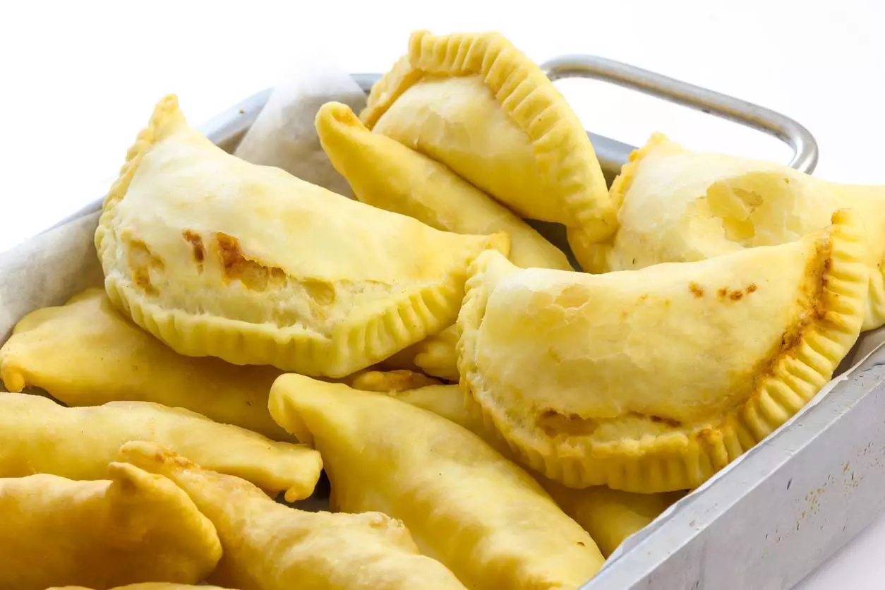 Panzerotti yokhala ndi zukini ndi zosakaniza za provolone