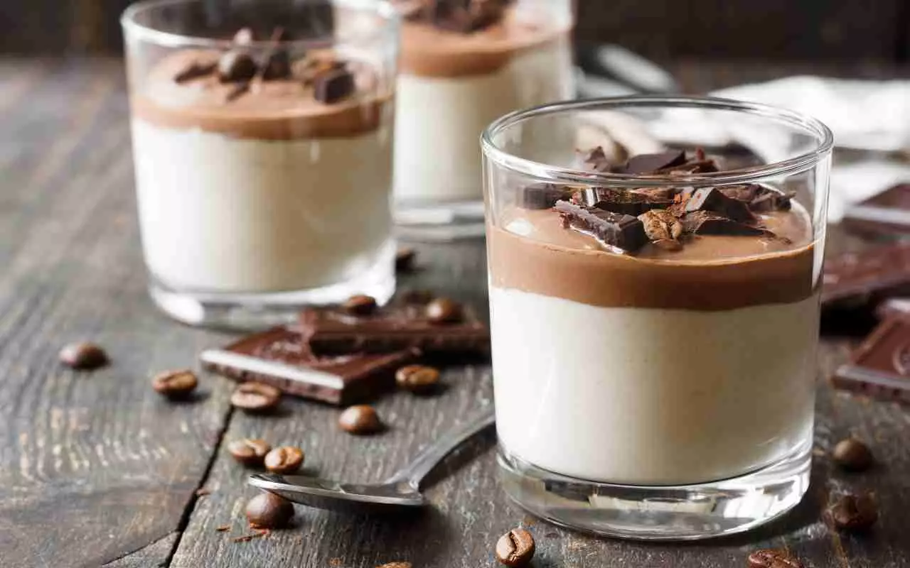 Panna cotta com creme de chocolate | Ambicioso