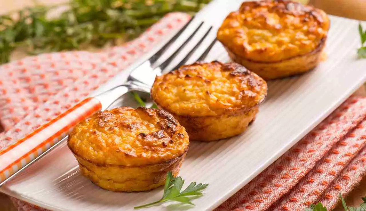 Savory tuna and robiola muffins | delicious appetizer ready on 15 minutes