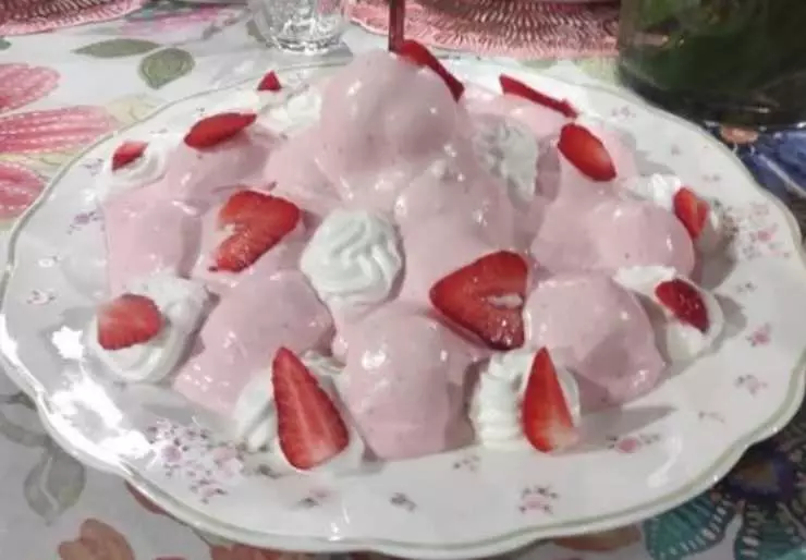 Sal De Riso strawberry profiteroles | Resep Ieu Sok Beurang 9185_4