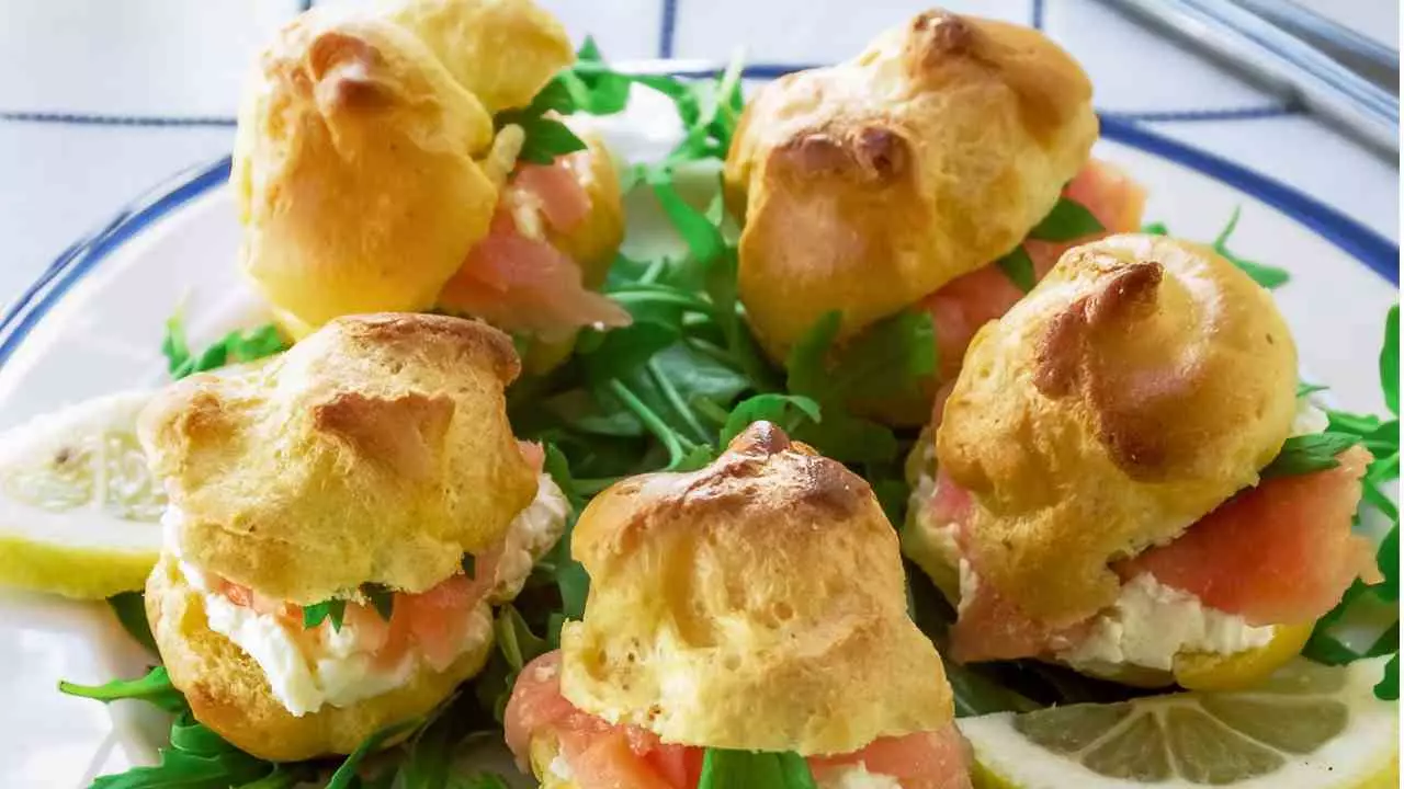 Profiteroles asin kalawan Salmon | aslina tur husus