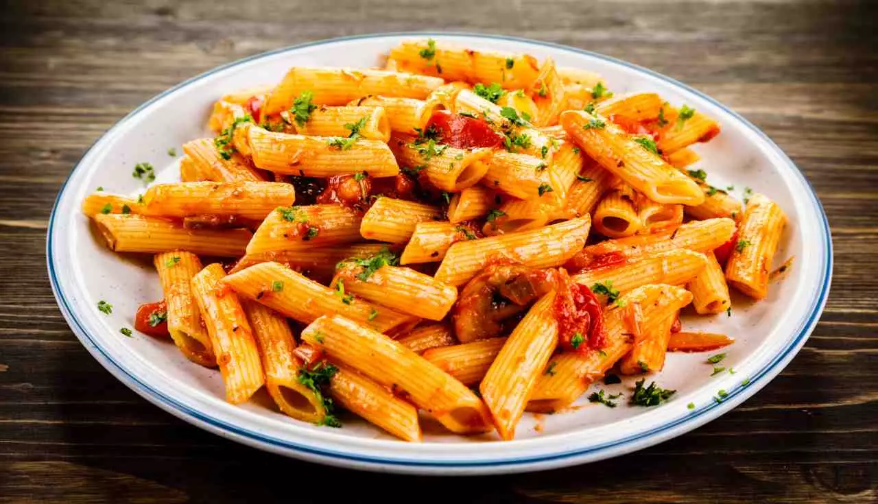 Penne alla pizzaiola kalawan suung | Gancang sareng ngagoda