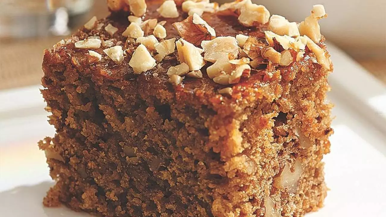 Dried fruit cake, an excellent autumnal dessert with a unique scent