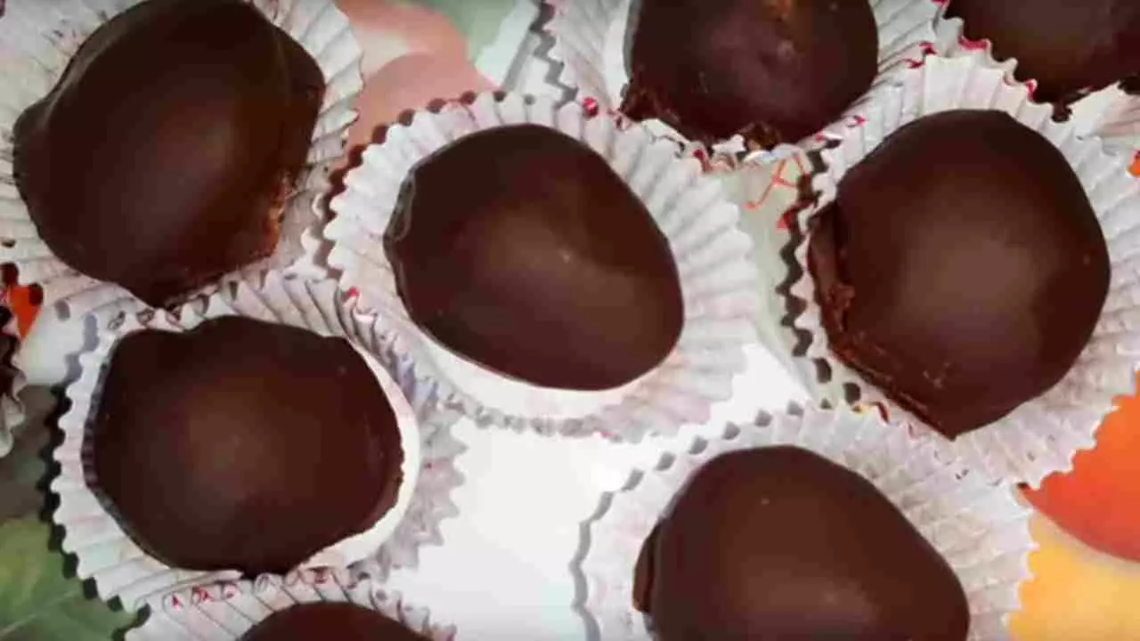 Quick chocolates with Nutella and wafer preparation recipe