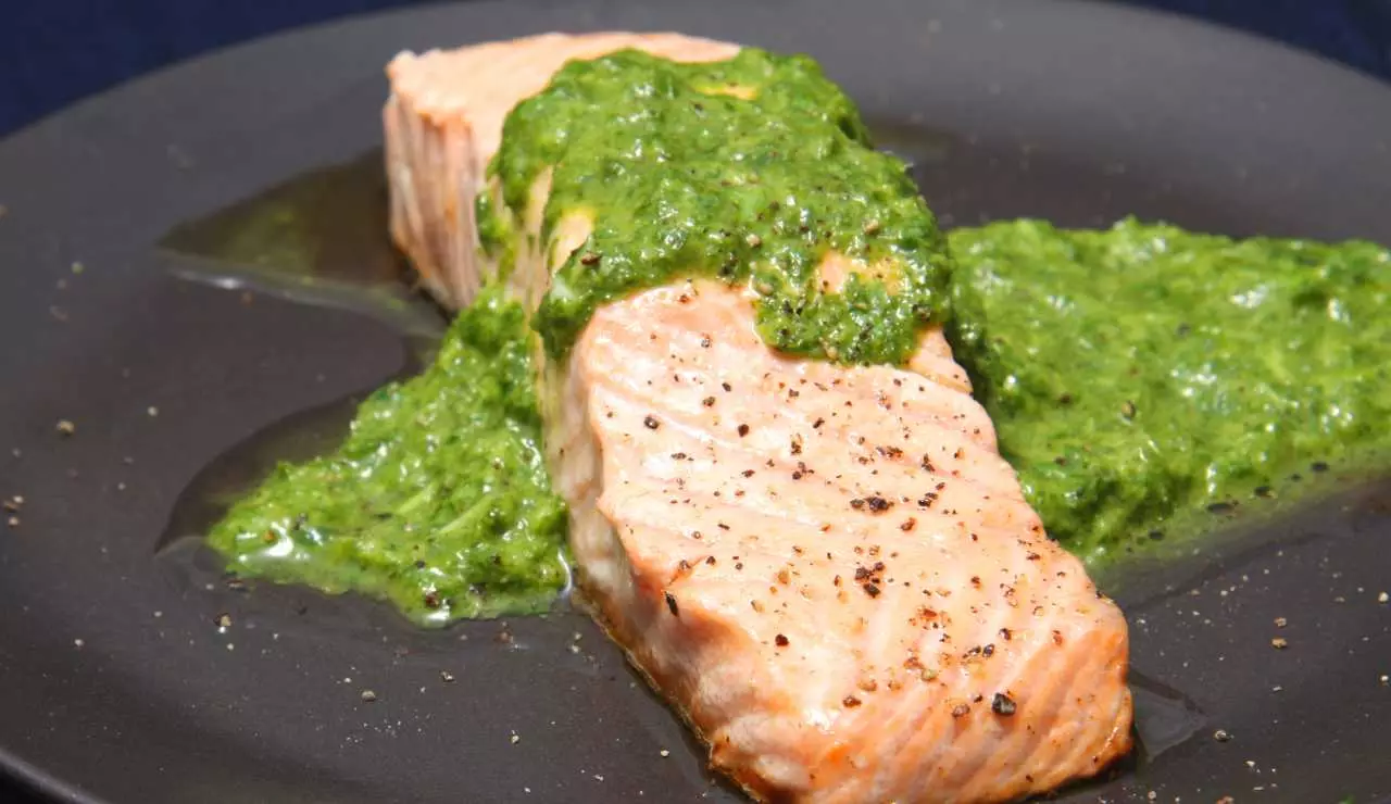 Salmon fillet with basil sauce | Simple and refined second course