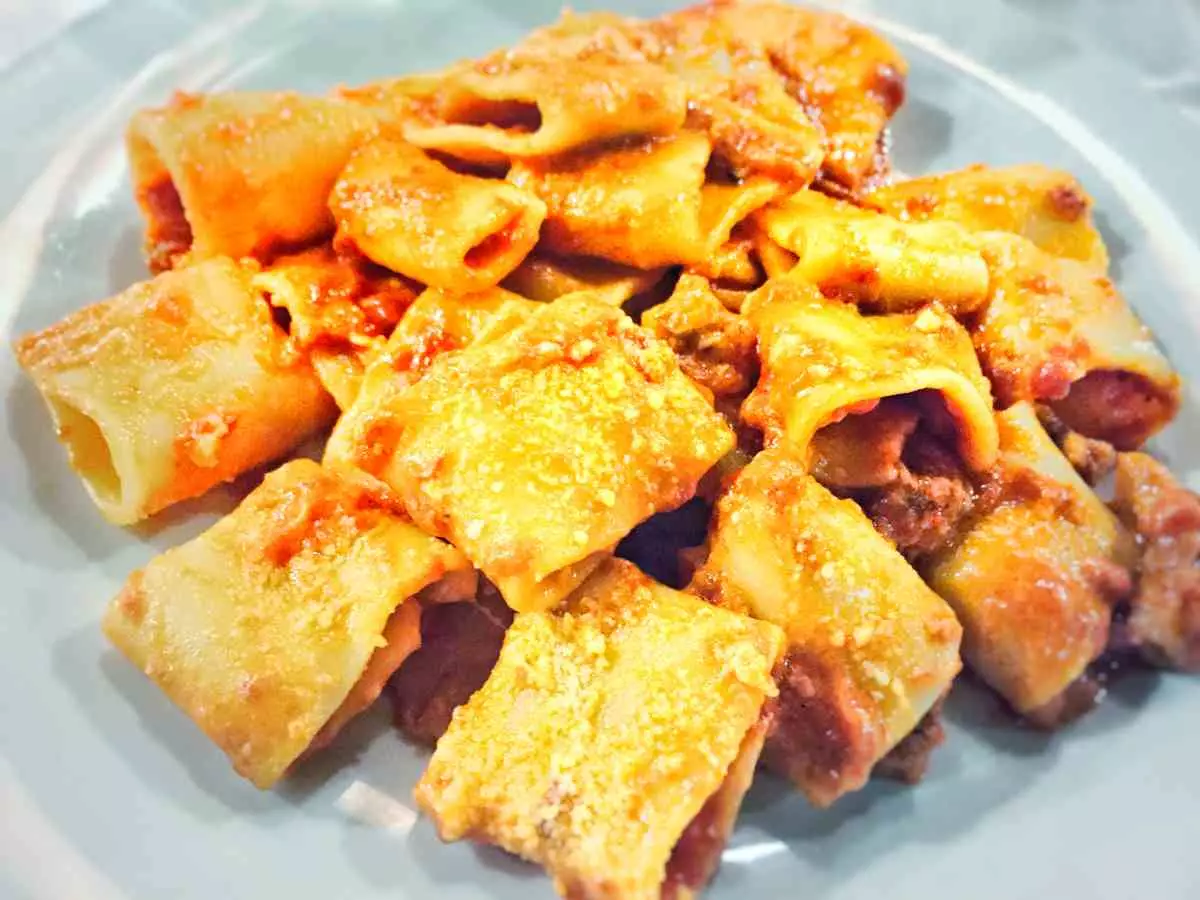 Baked Creamy Paccheri，一道美味的热腾腾的第一道菜