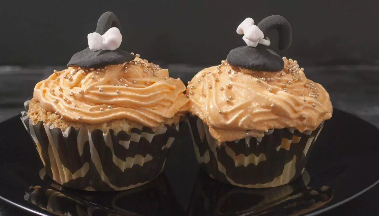 Halloween cream chestnut muffins