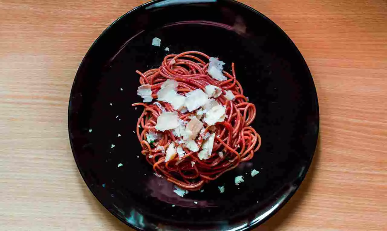 Forberedelse af berusede spaghetti-ingredienser 9549_1