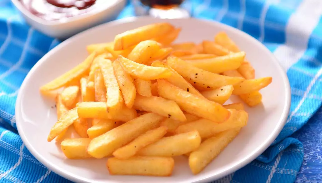 Frites belges l Jaune doré grâce à la double friture au saindoux