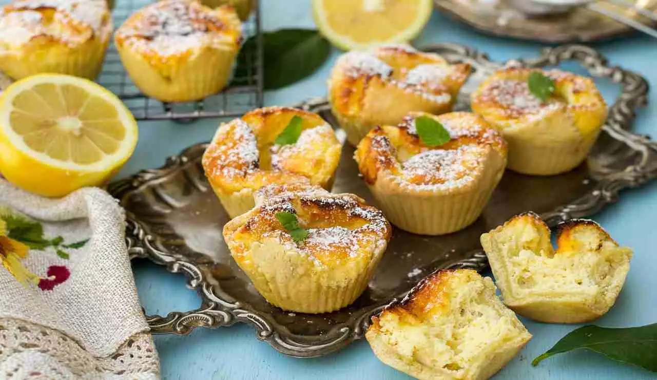 Irkotta ratba u muffins taċ-ċitru | delikat u fit-togħma u fragranti ħafna