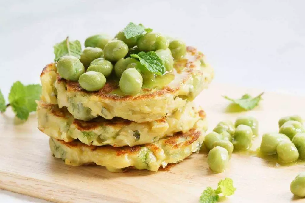 Empanada de chícharos e xamón cocido